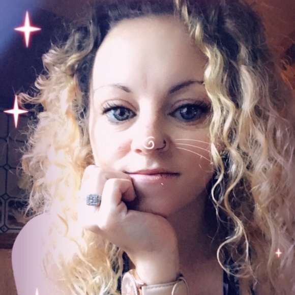 Coreena's Closet (@coreenaandrus13) | Poshmark